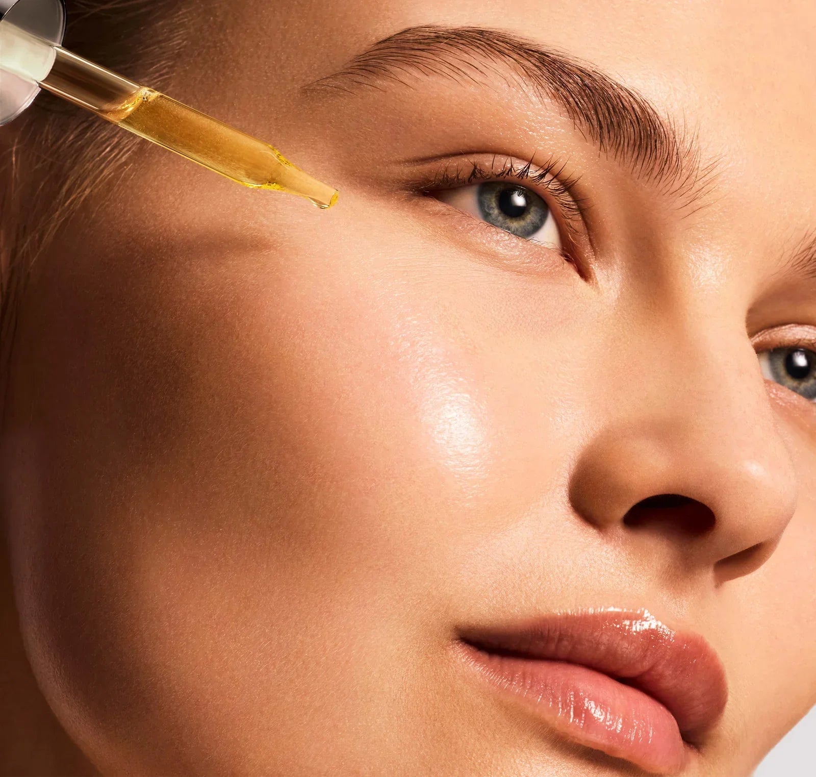 Why Dermatologists Love Tranexamic Acid for Pigmentation – The Clinic